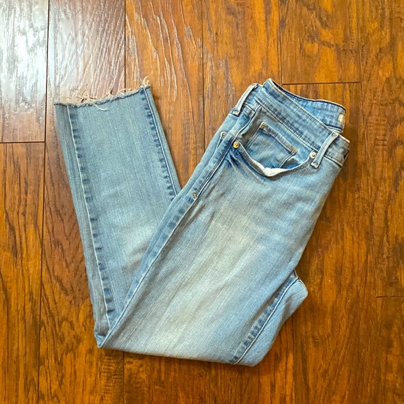 Levi's | Jeans | Levis Light Wash Cropped Jeans Size 27 | Poshmark